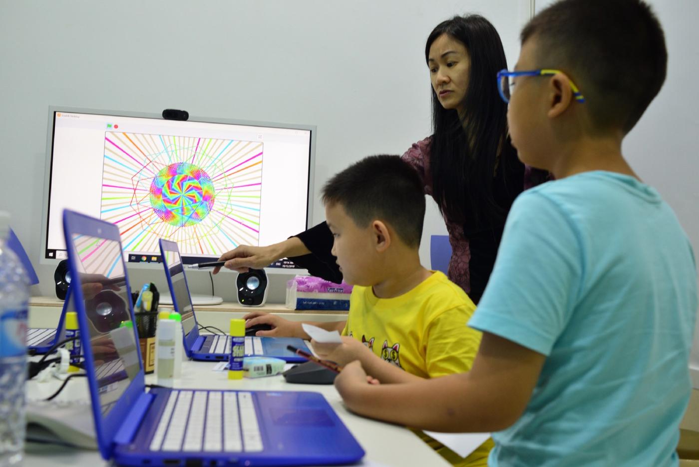 Coding classes & camps for kids in Singapore | HoneyKids Asia