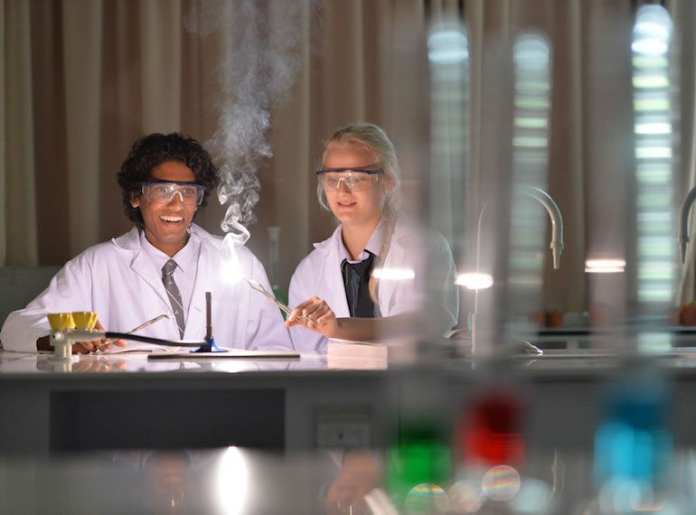 Make Science fun for kids! STEAM learning and cool experiments to try