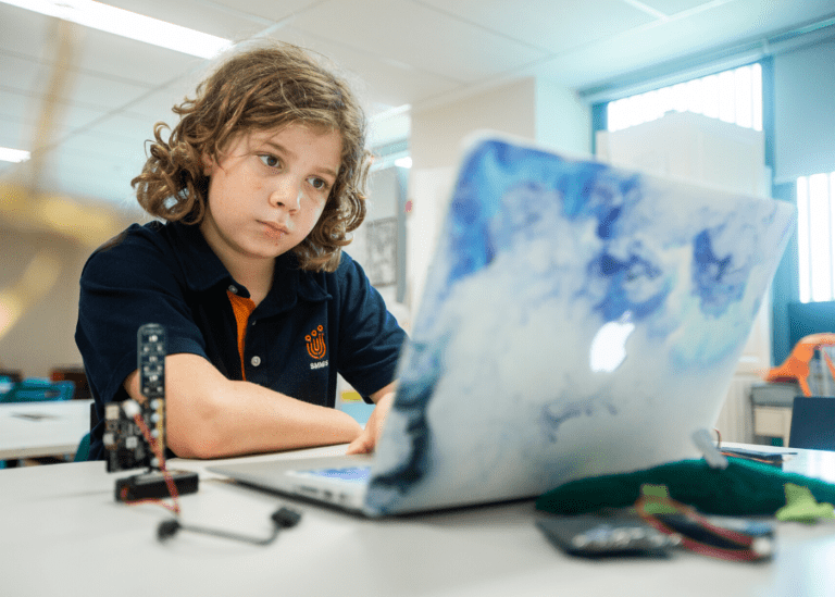 Technology & digital learning at schools in Singapore | HoneyKids Asia