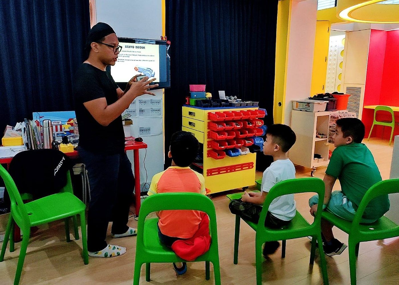 Coding classes & camps for kids in Singapore | HoneyKids Asia